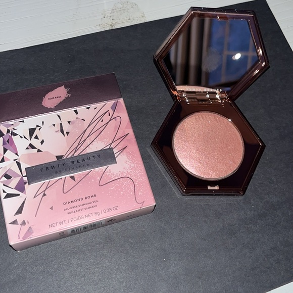 Fenty Beauty | Makeup | Fenty Beauty Diamond Bomb Ros Rave Highlighter ...